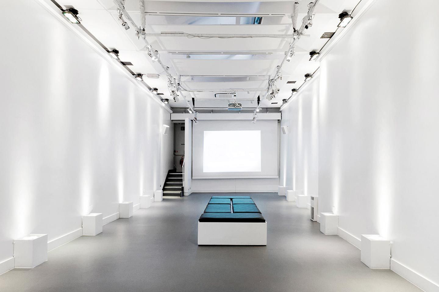 White-Box Space in Covent Garden - Storefront